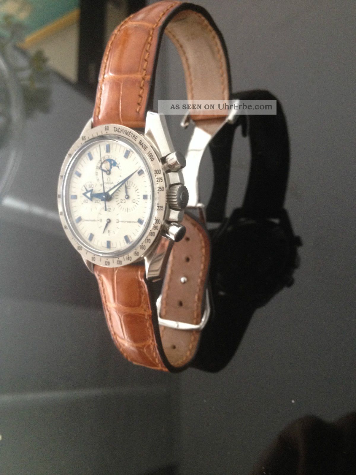 Omega Speedmaster Professional Broad Arrow Mondphase Chronograph Gold ...