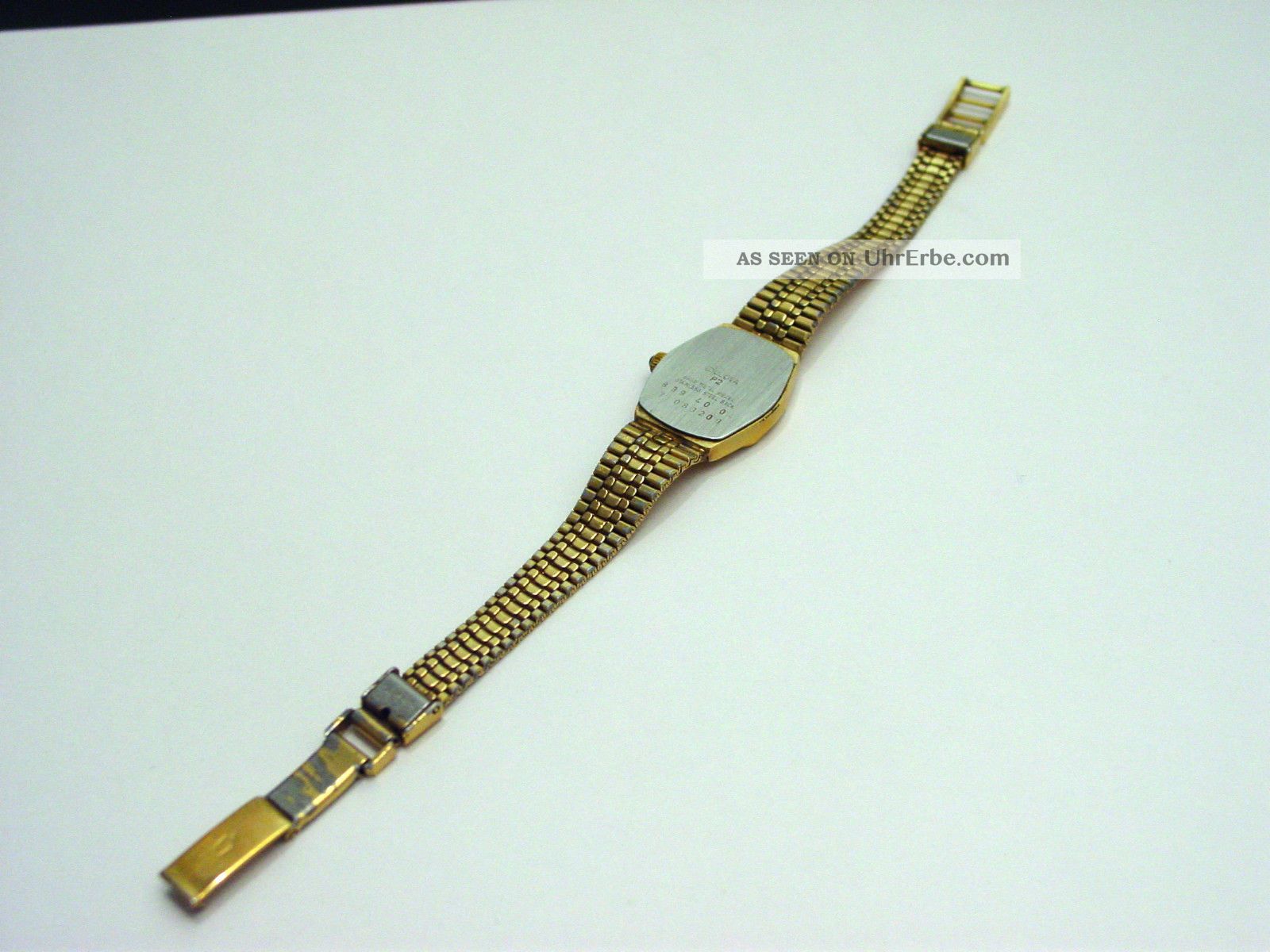 Bulova P2 Quarz Damen Uhr Edelstahl Goldfarben